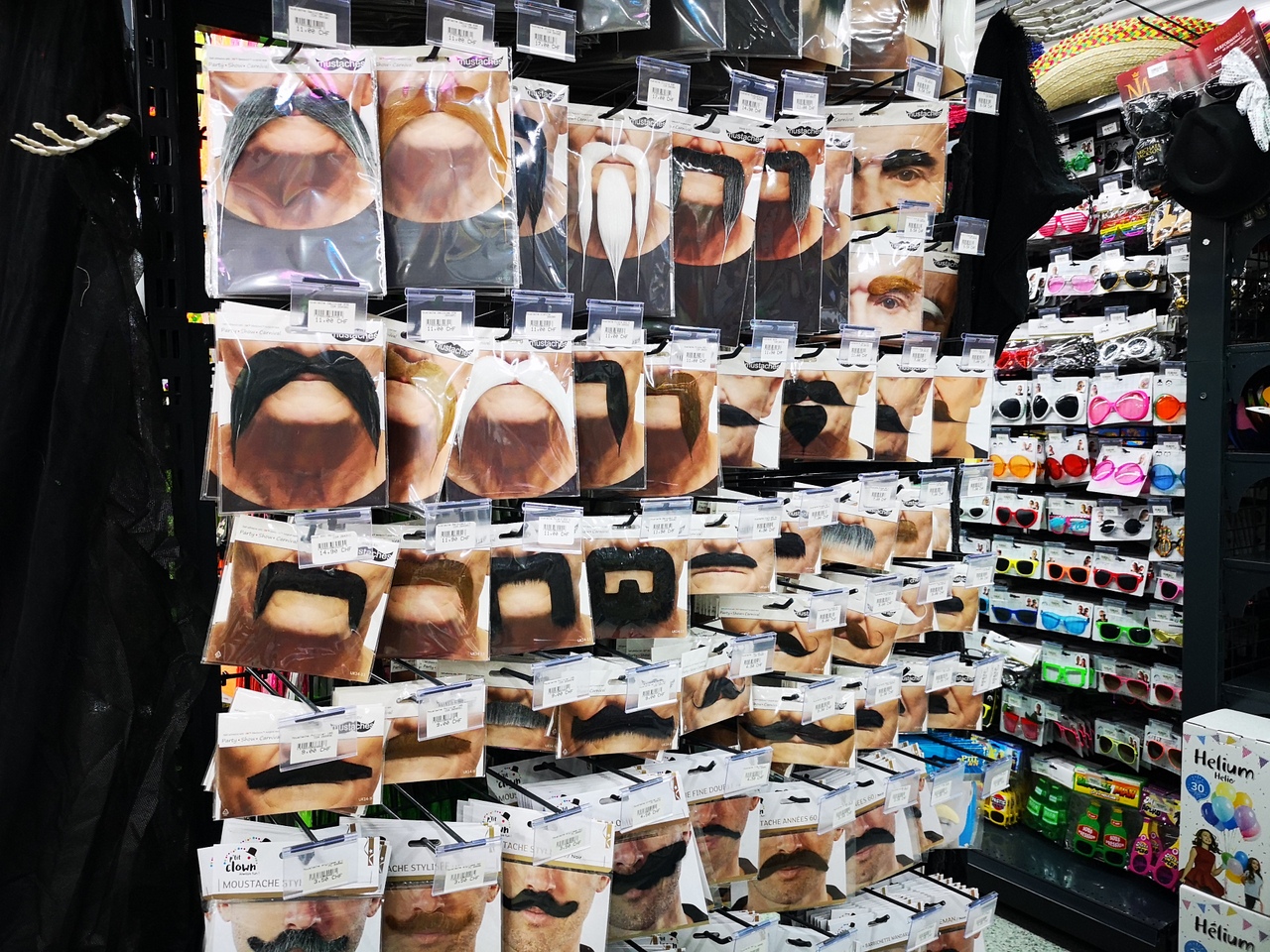 Moustaches, barbes – 100%FETE Genève